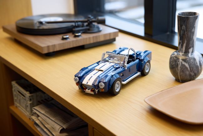 Lego, ikonik Shelby Cobra 427 S/C'yi parçalara ayırıyor - - Gamereactor