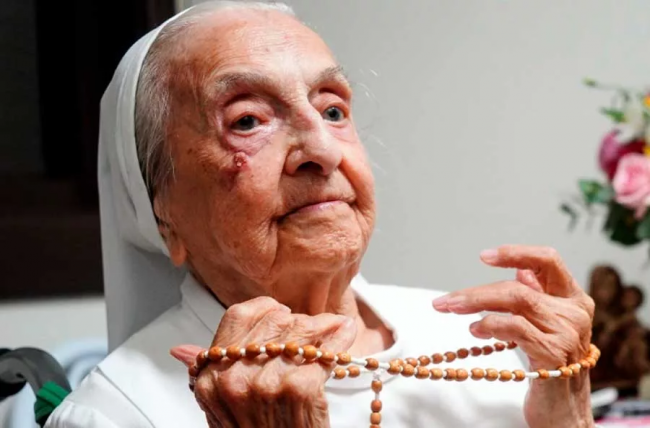 Dünyanın en yaşlı insanı olan Brezilyalı rahibe Inah Canabarro 116 ...